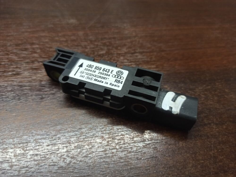 Датчик удара AirBag Volkswagen Touareg 4B0959643E 4B0959643E
