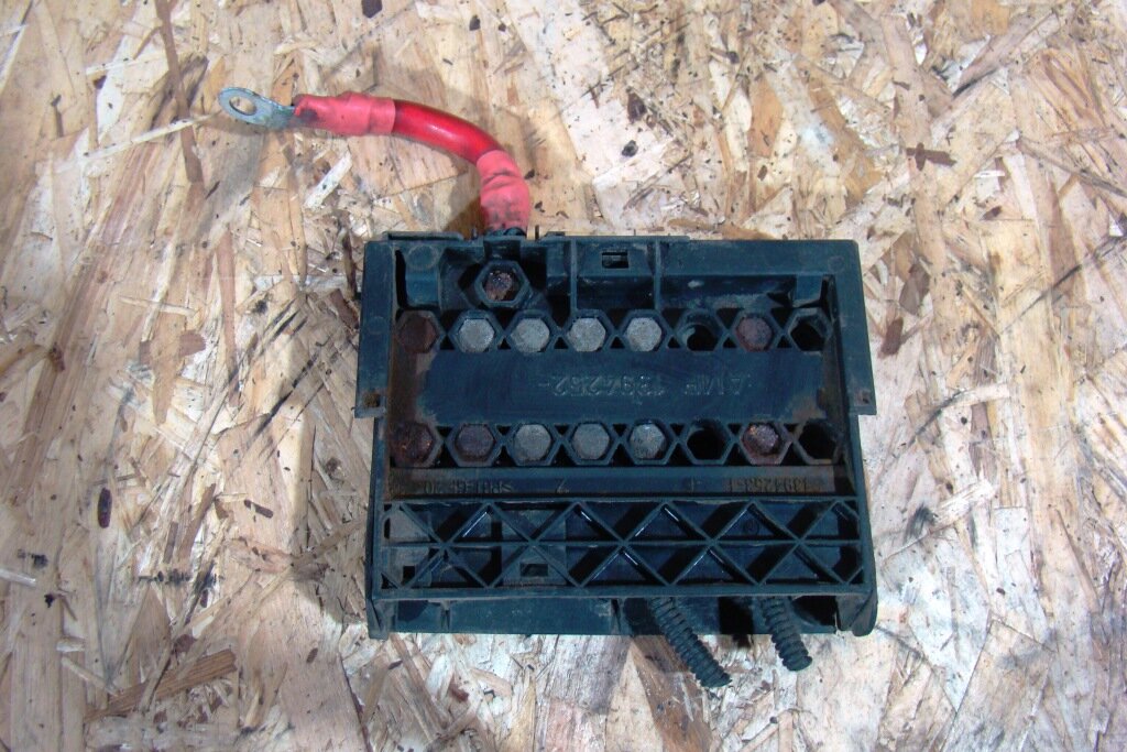 Ford Fusion Блок предохранителей 1140595