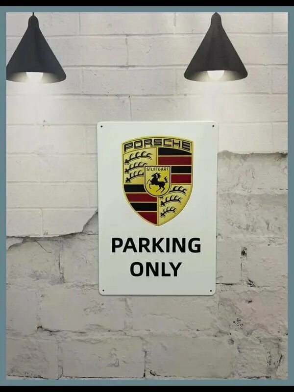 Декор на стену табличка металлическая Parking only Tesla