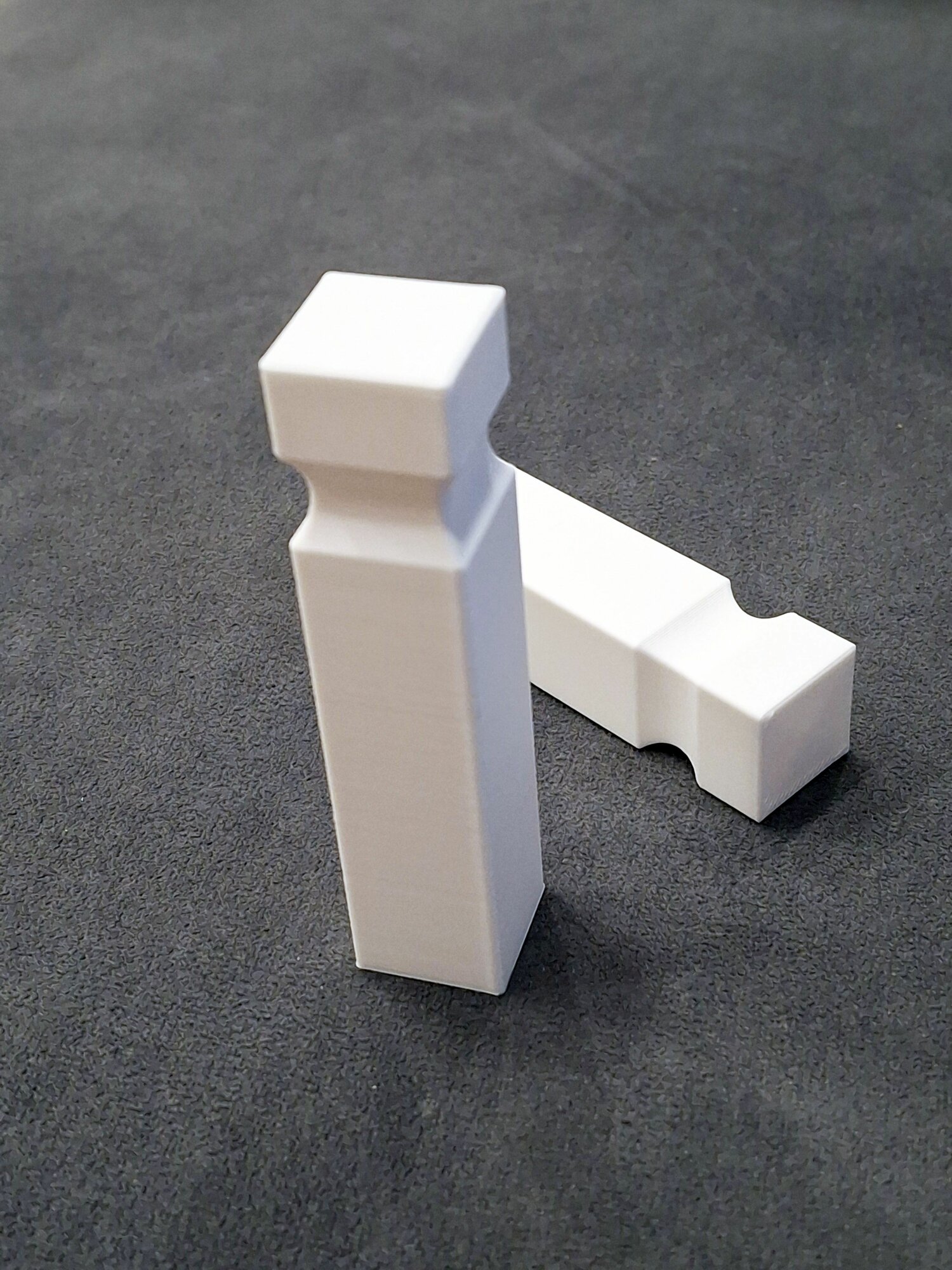 Соединитель для плинтуса, столбик пластиковый фигурный 80*18 мм - 2 шт.