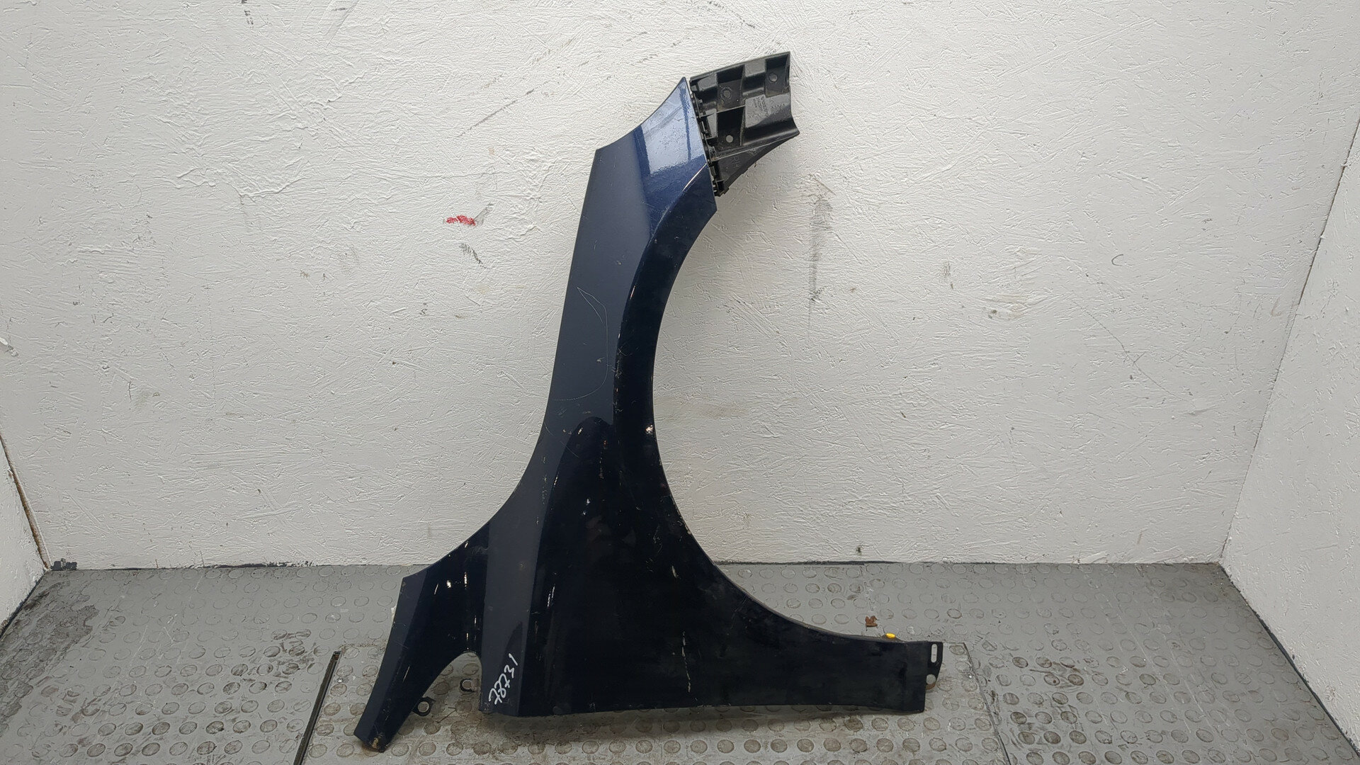 Крыло правое переднее Volvo V40 Б/У