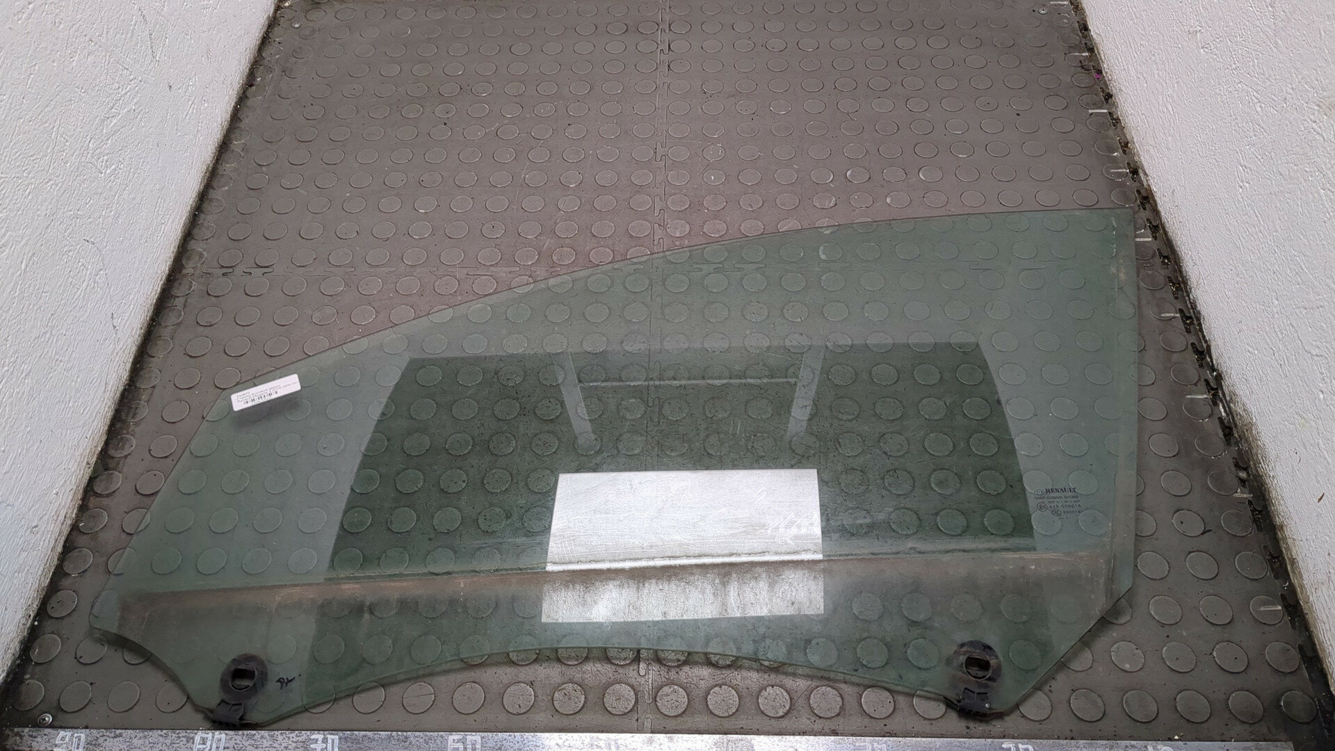 Стекло боковой двери левое переднее Renault Megane 4 Б/У