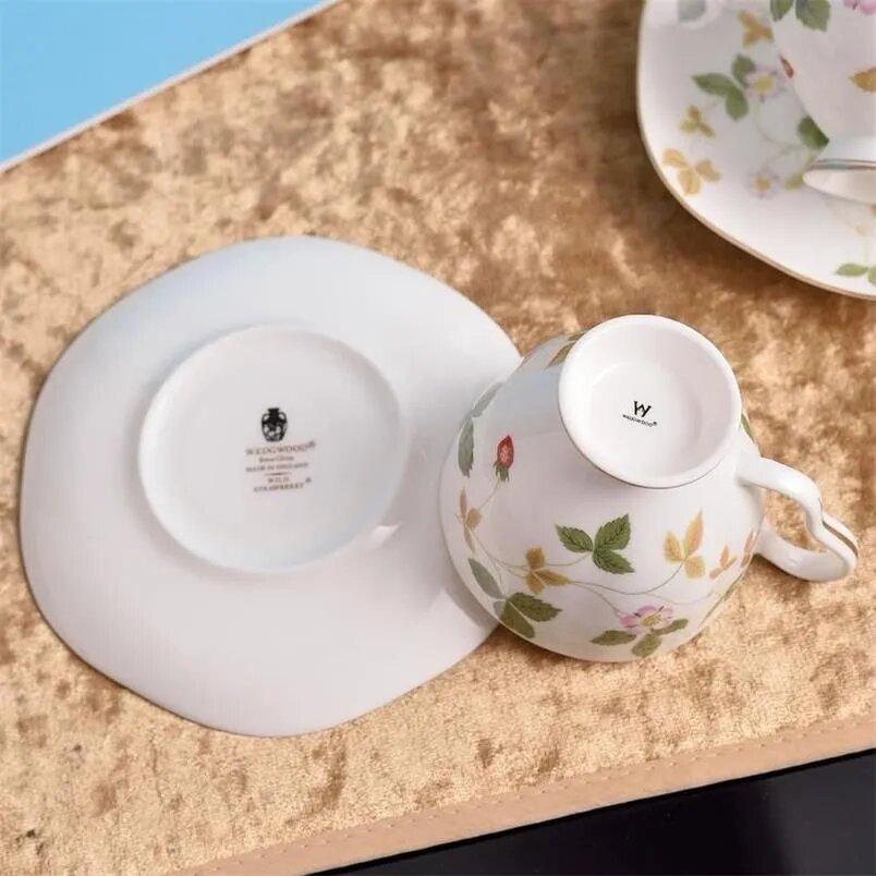 Wedgwood Набор чашек 200 мл 2 шт с блюдцами, костяной фарфор, рисунок клубника — фото 1