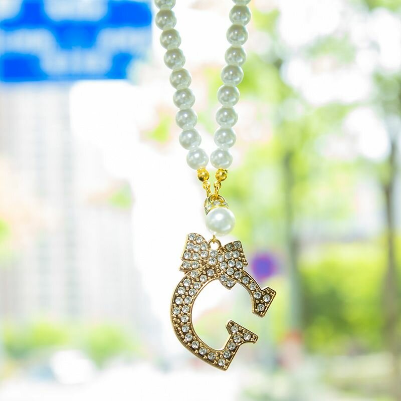 Новая свежая жемчужная цепочка с бантом и буквами, подвесное украшение для заднего зеркала автомобиля, интерьерное
