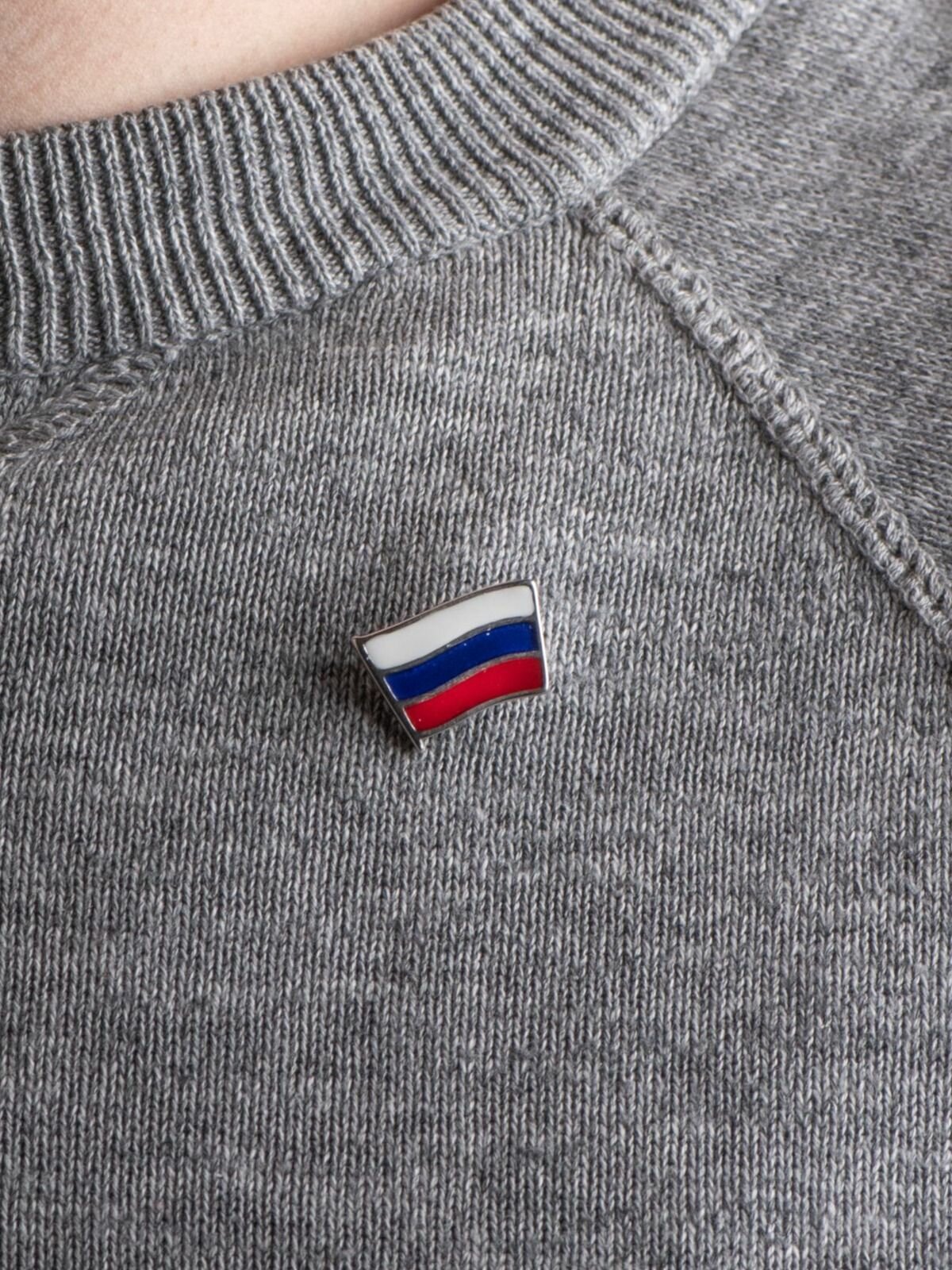 Сереброника, значок нагрудный флаг России, из серебра 925 пробы