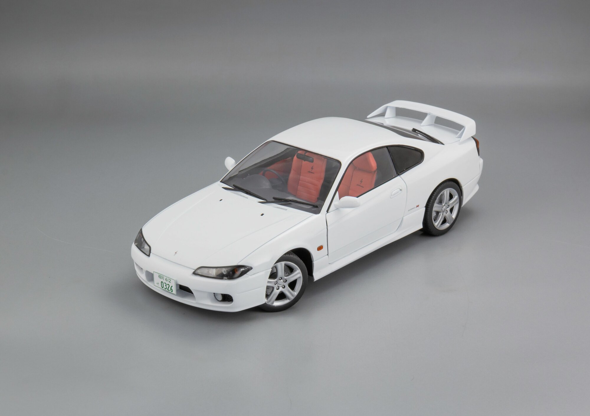 Коллекционная масштабная модель 1:18 Nissan Silvia S15 SPEC-R AERO от Solido
