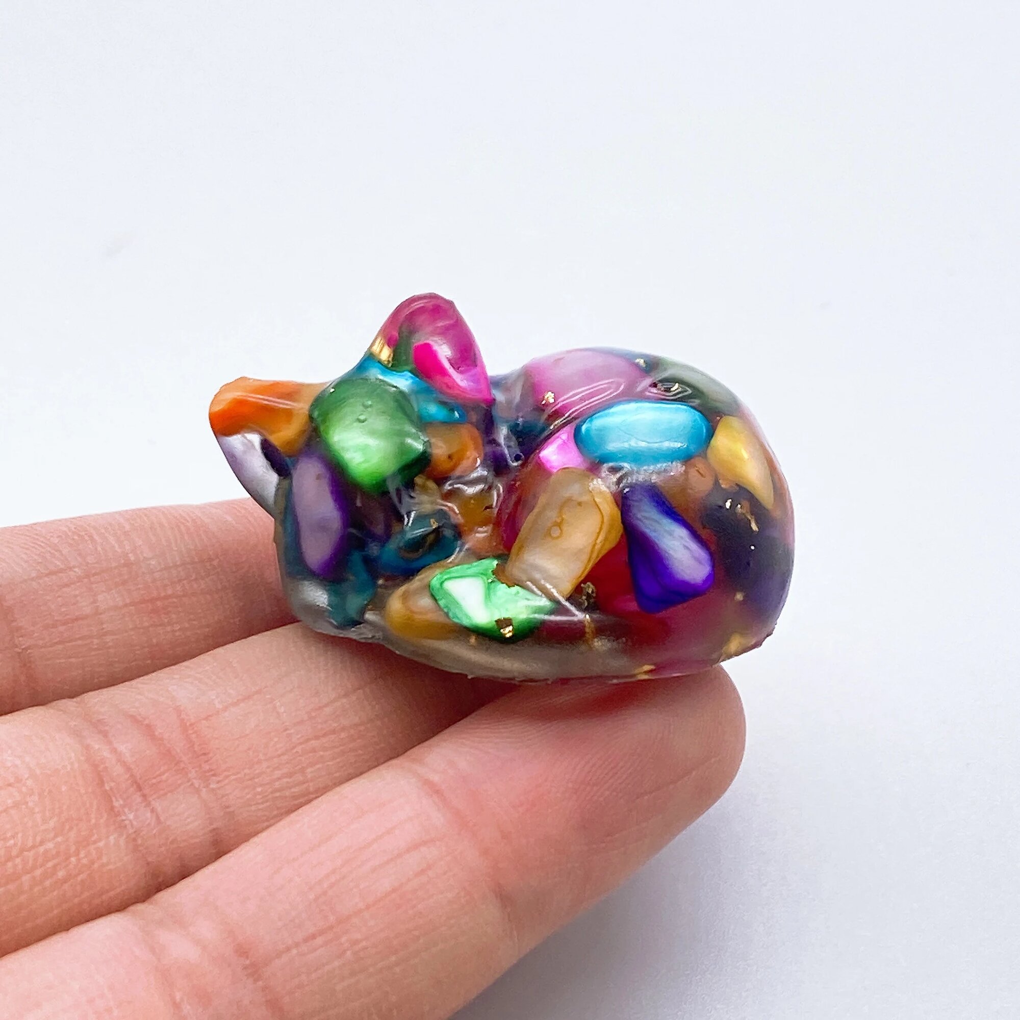 Украшения спящий кот из камня Colorful