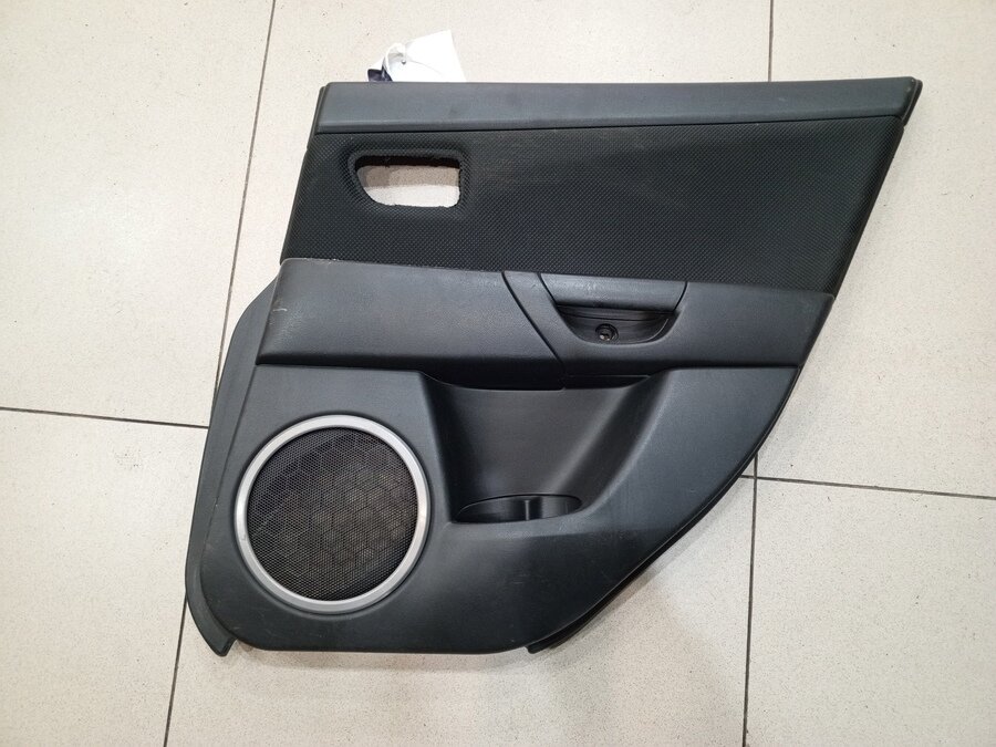 Обшивка двери задней левой от Mazda 3 bk 2003-2009