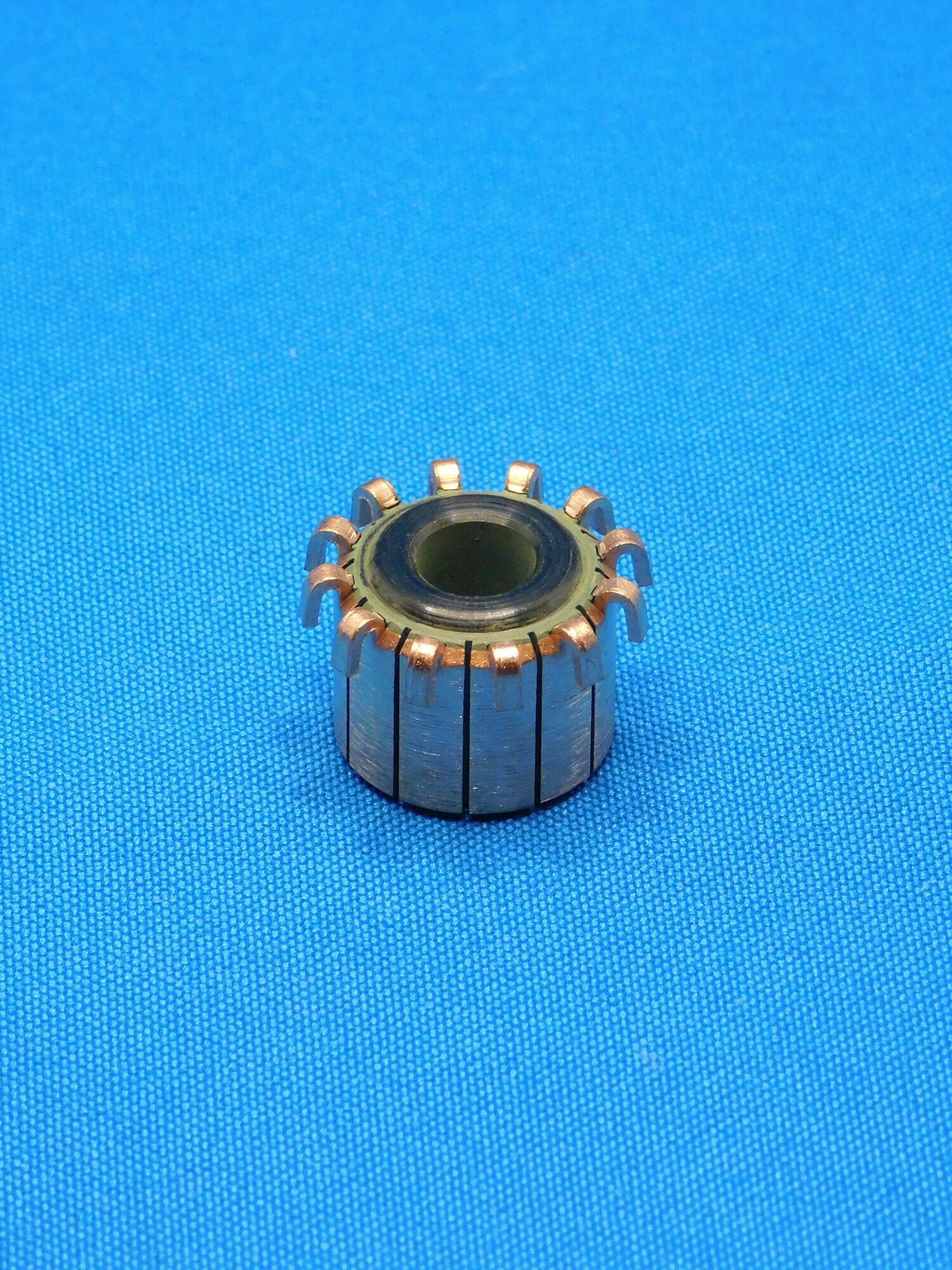 Коллектор 8x19x16,5 (7,9 x 19,1 x 15,4) 12 ламелей KSS0014 для моторчика печки Mercedes w210 audi a3 smart fortwo kia spectra peugeot 107 nissan note skoda octavia