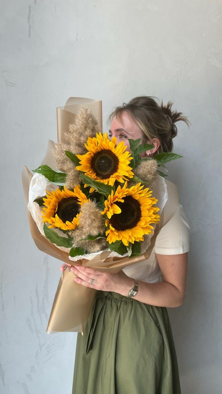 Букет Flower's Dance "Букет Знаний", на 1 сентября, подсолнухи и картадерия, 7 шт, 50 см