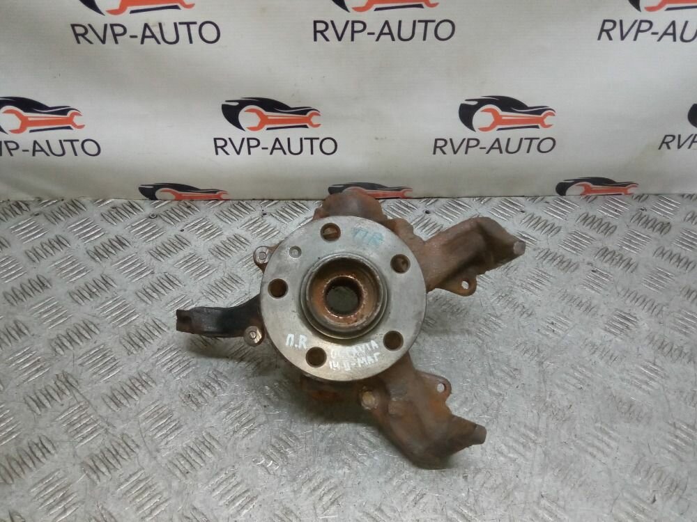 Кулак передний правый Skoda Octavia A4 2004-2009 1J0407255N