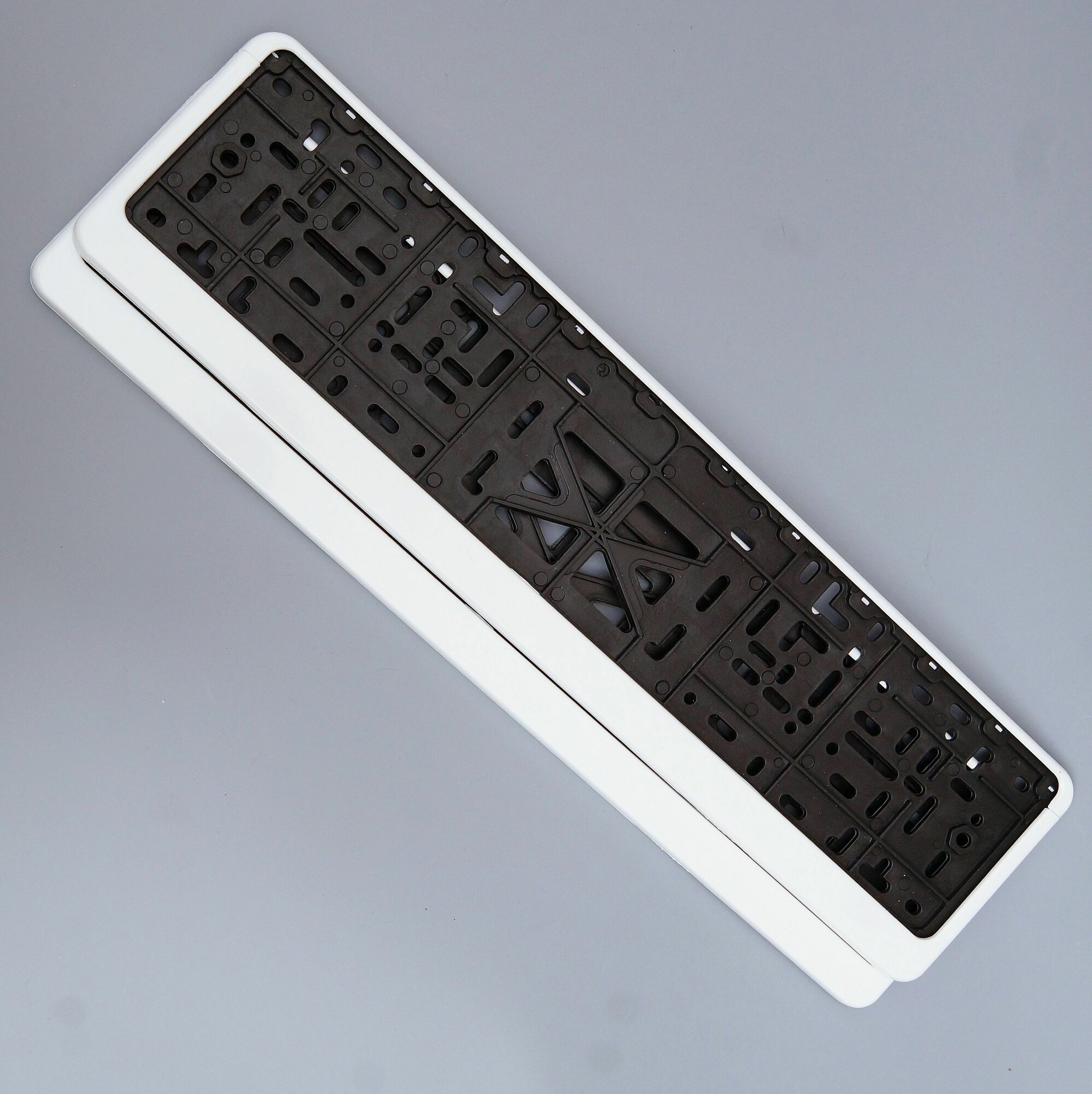 Рамки для номеров автомобиля белые 2 шт.