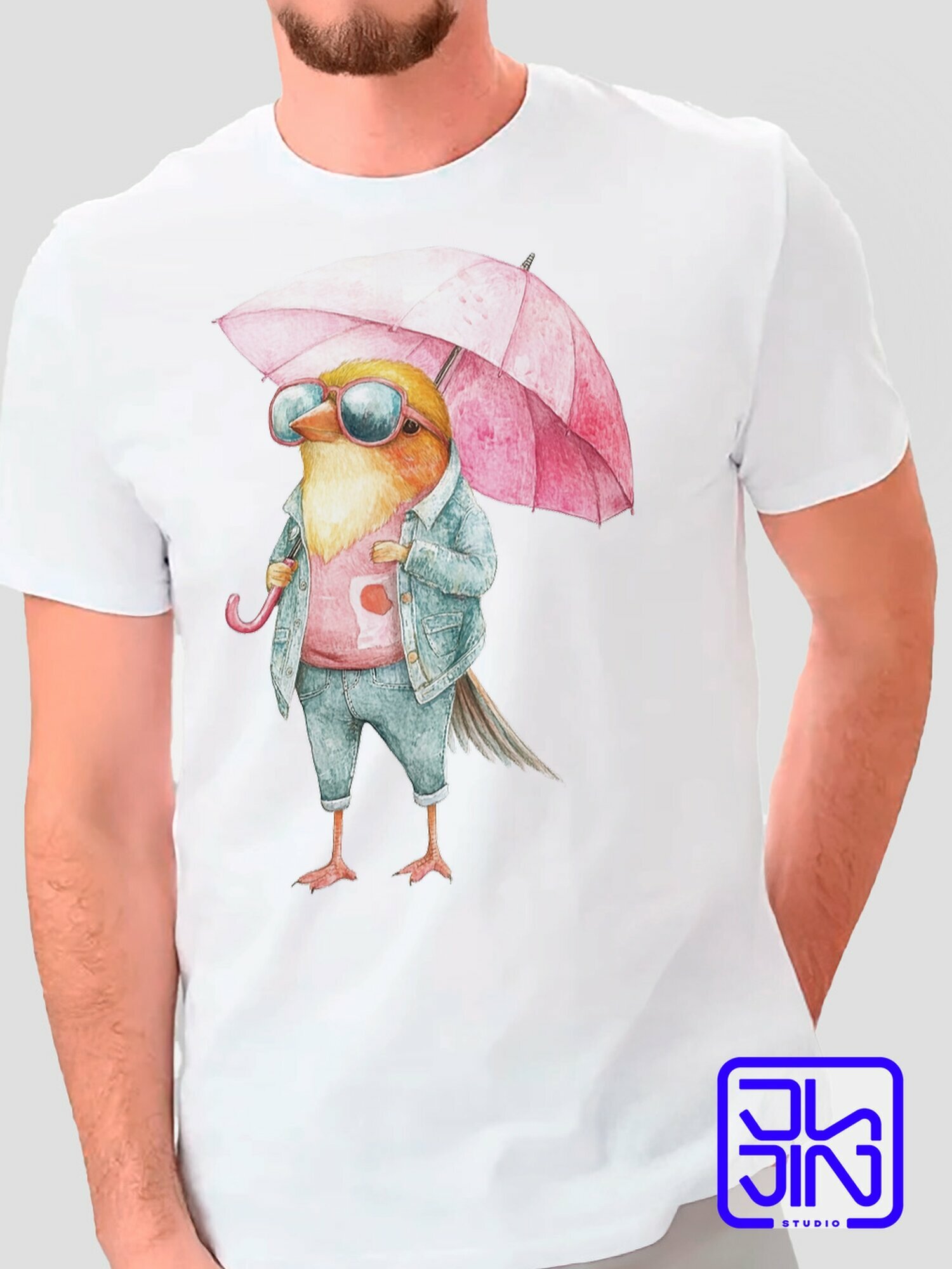 Футболка классическая мужская с авторским принтом Смешная разноцветная птица в розовой кофте с очками и веселым розовым зонтиком, белый хлопковый трикотаж с прикольным рисунком на груди