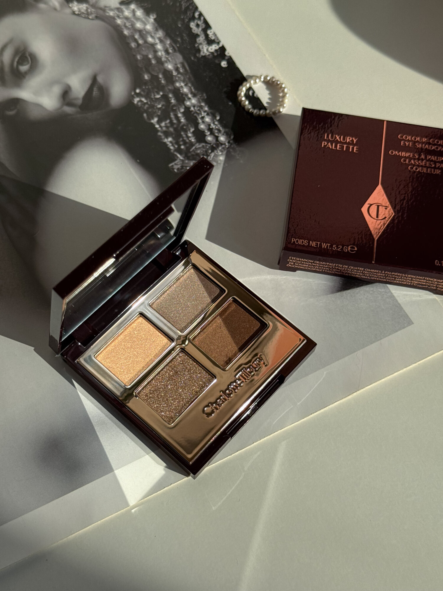 Charlotte Tilbury палетка теней для век Luxury Eye Palette (The Golden Goddess)