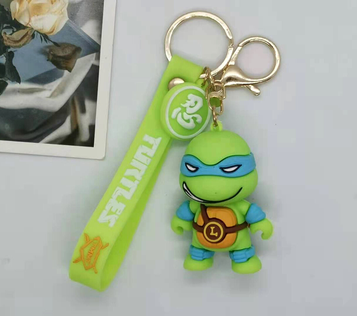 Брелки, сумки, автомобильные брелоки, украшения, небольшие подарки с изображением мультяшных черепашек-ниндзя