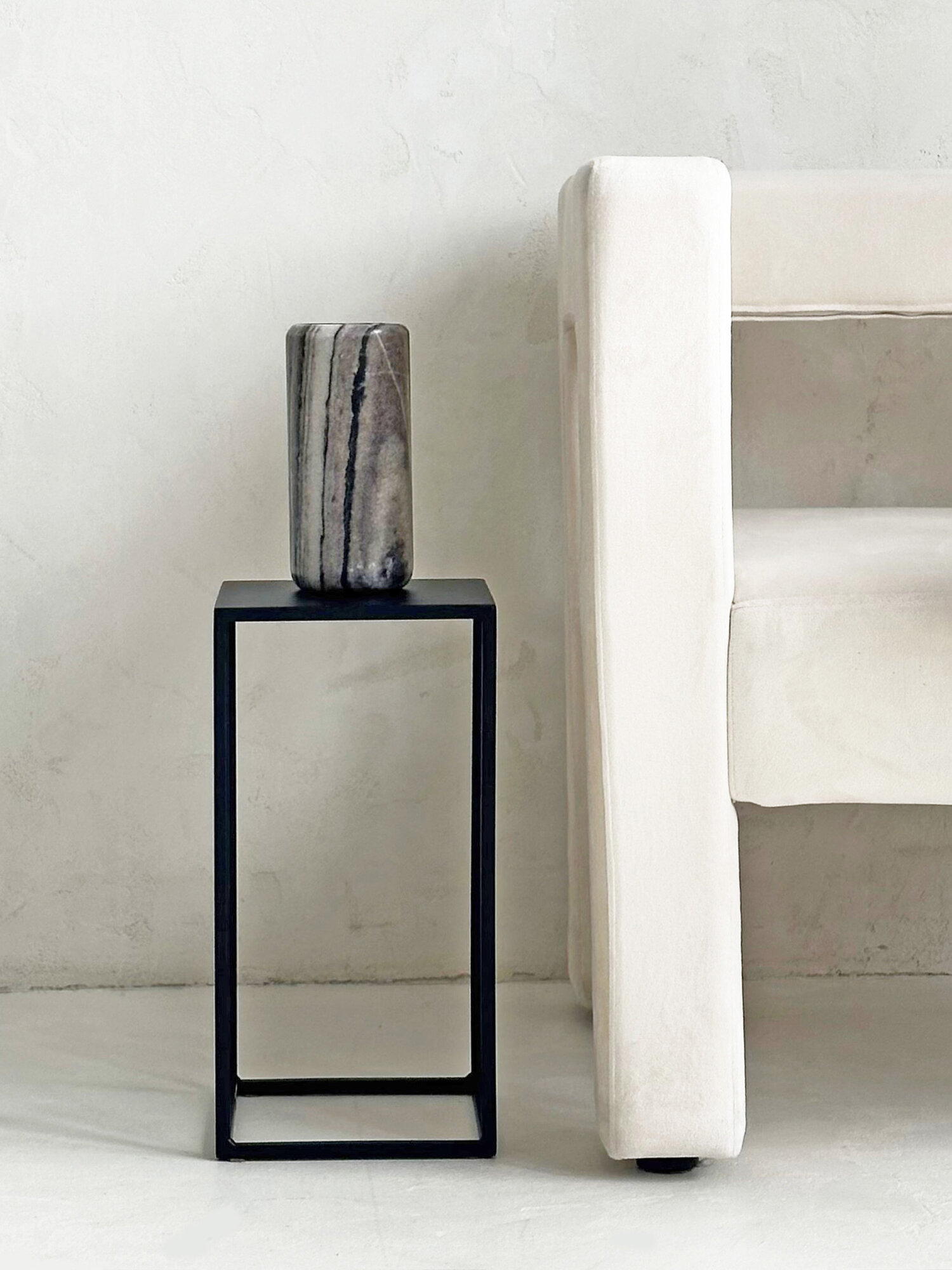 Подставка для цветов иктин 40 см напольная металлическая чёрная