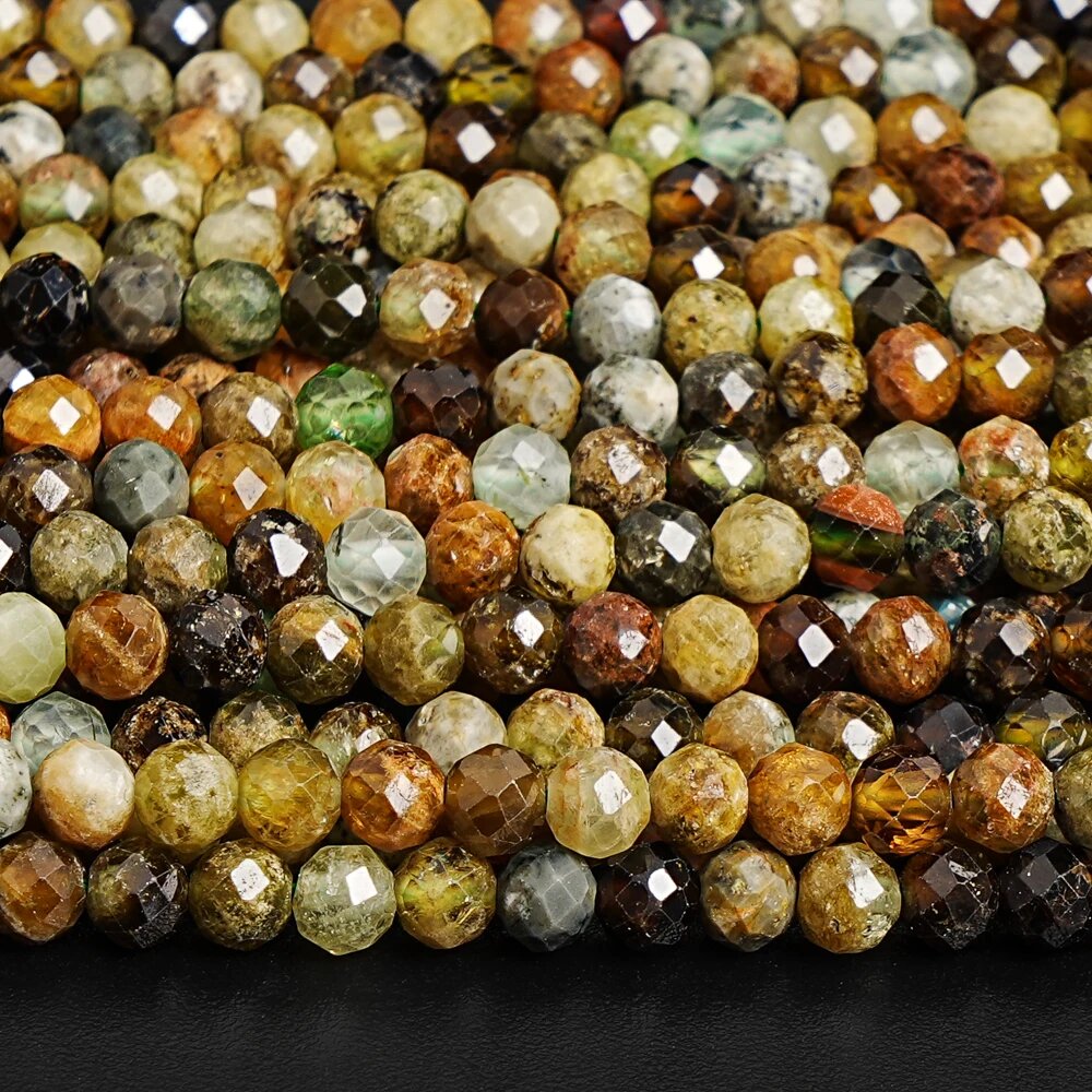 Зеленые гранатовые бусины 4 мм, 64 штуки