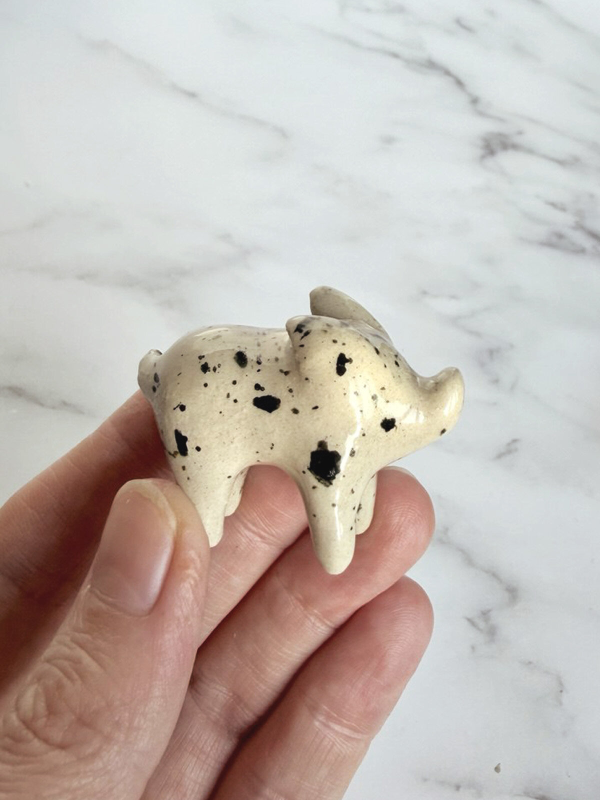 Статуэтка маленький поросенок пятнистый керамика