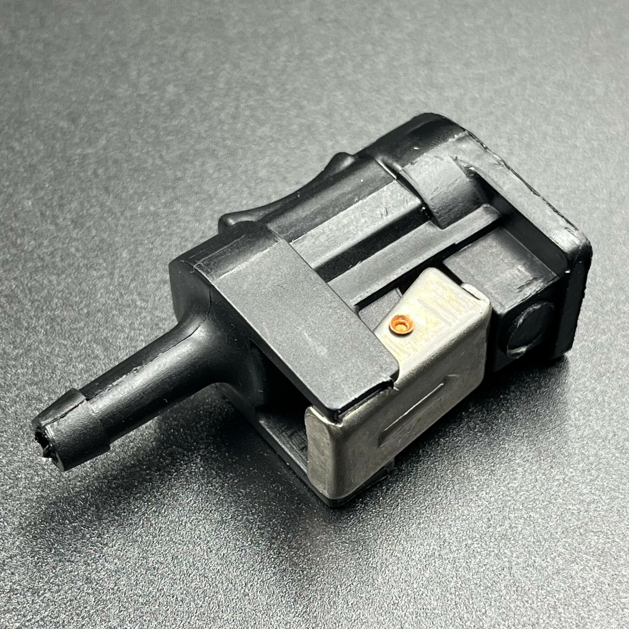 Коннектор топливный Yamaha 4-200, F4-50 (мама) (YUELANG), 655-24305-00