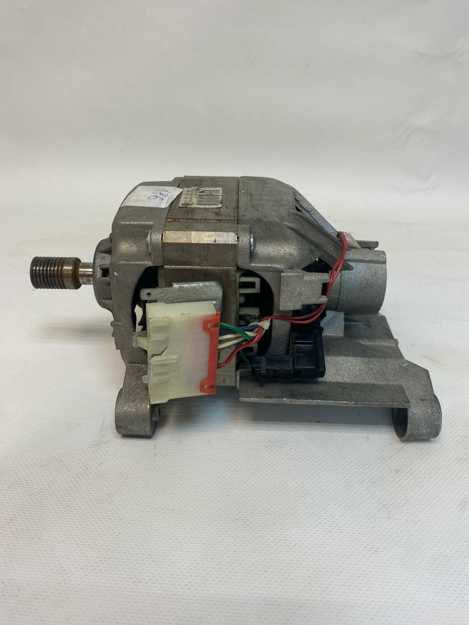 186 Двигатель для стиральной машины Electrolux 12405480 б/у -8 контактов