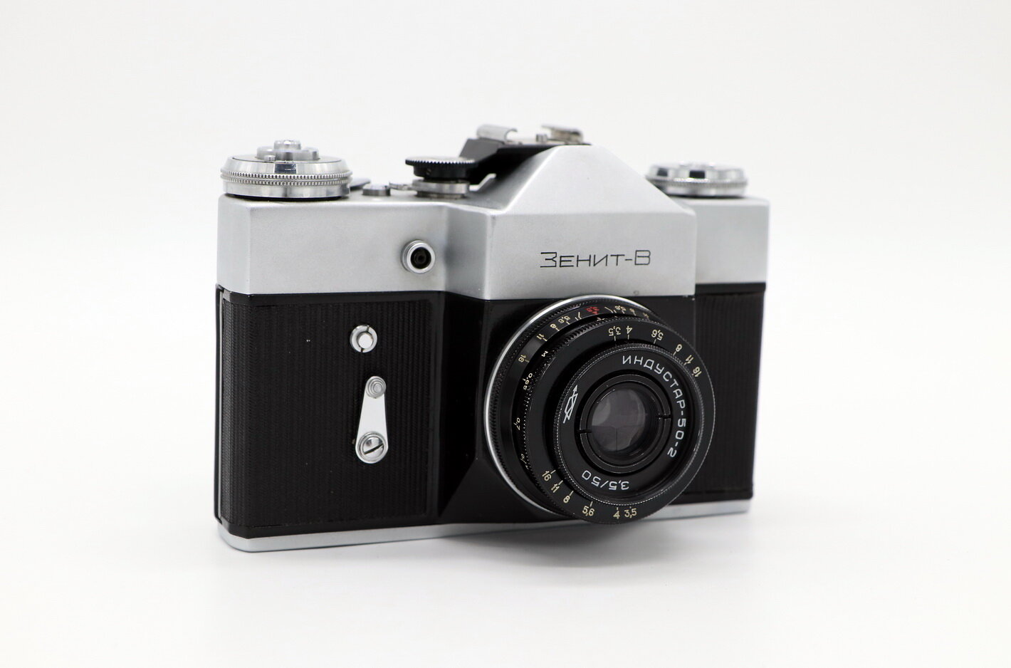 Советский зеркальный Зенит В + Индустар 50-2