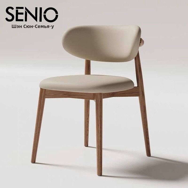 Деревянное столовое кресло в сливочном стиле с современной спинкой