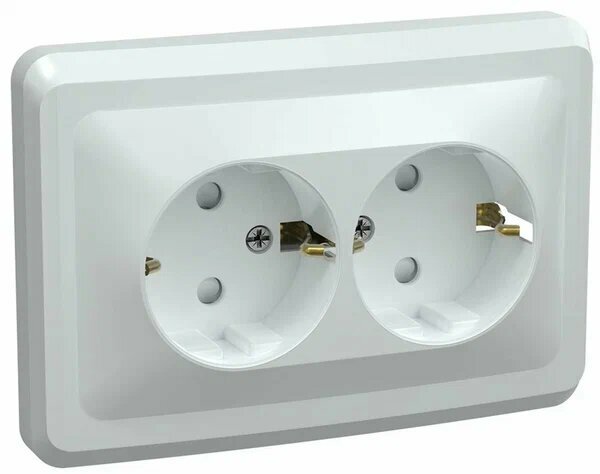 Колодка удлинителя одноместная 16А IP44 с защитной крышкой чёрная каучук GENERICA