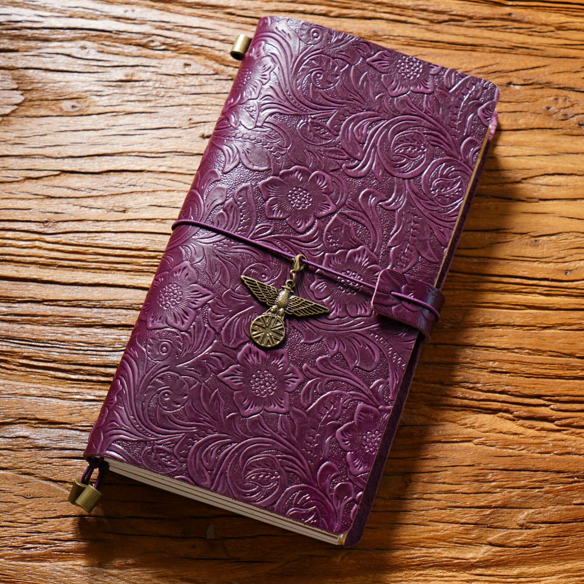 Блокнот "Ретро-путешествие", ручная работа, воловья кожа, резьба, фиолетовый