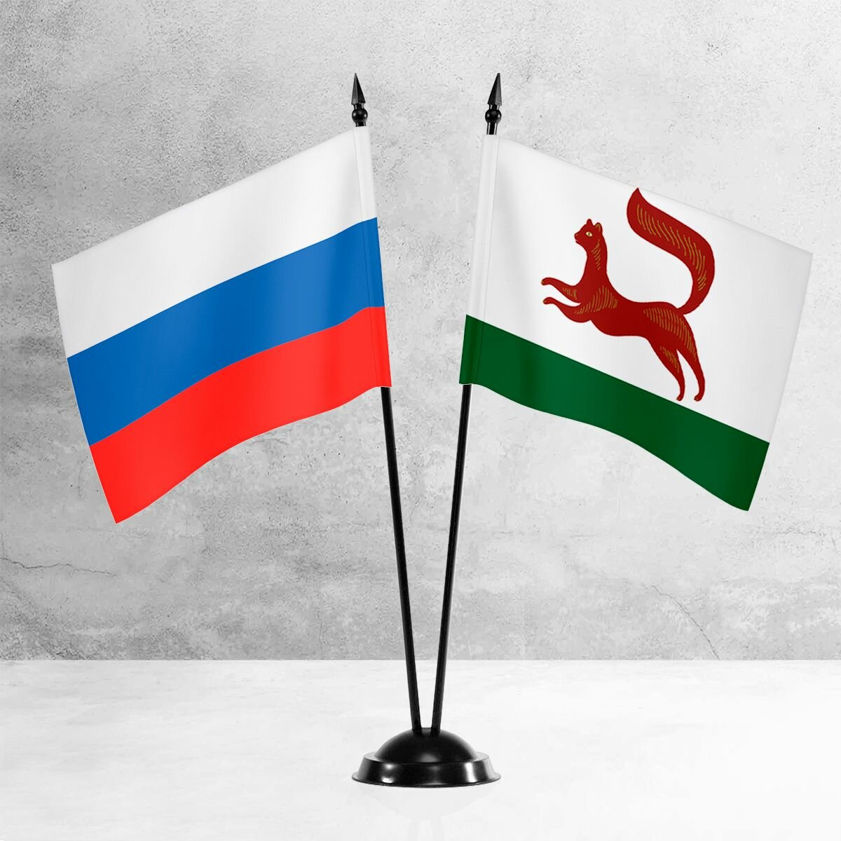 Настольные флаги России и Уфы на пластиковой черной подставке