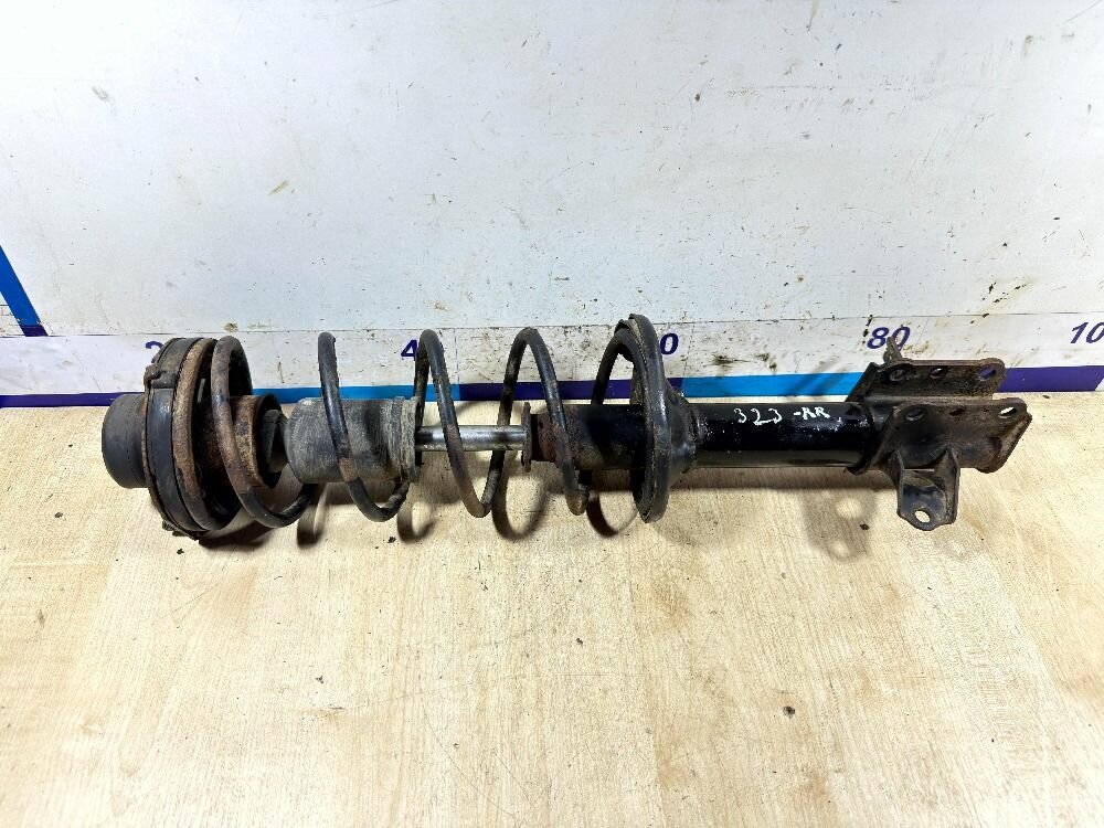 Амортизатор задний правый Mazda 323 BA