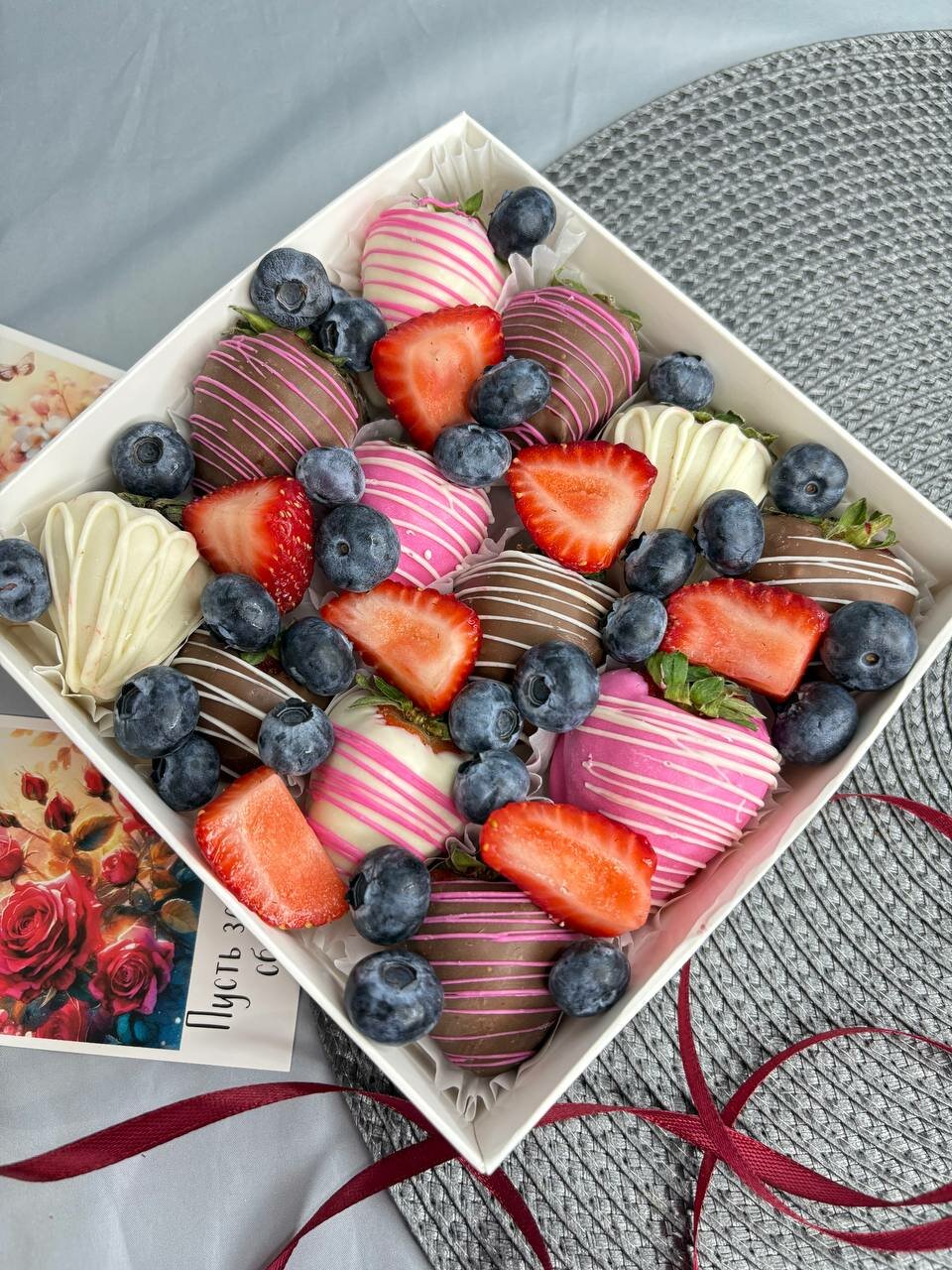 New! Клубника в шоколаде ассорти с голубикой сладкий подарок