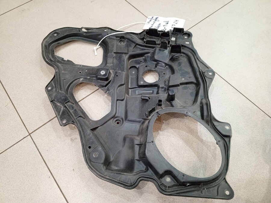 Панель двери задней левой от Mazda 3 bk 2003-2009