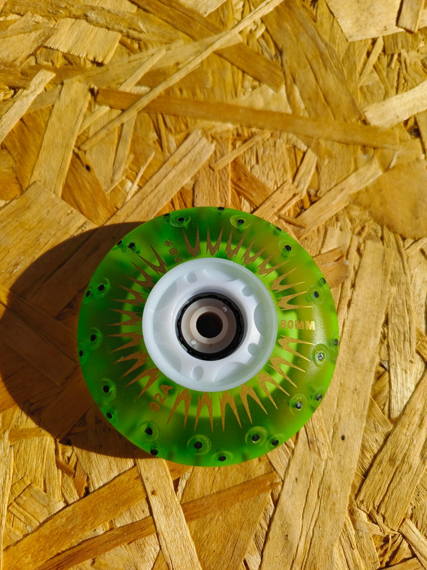 Искрящие колеса для роликов светящиеся зеленым, прозрачные. 80мм 92а жесткость 4шт.