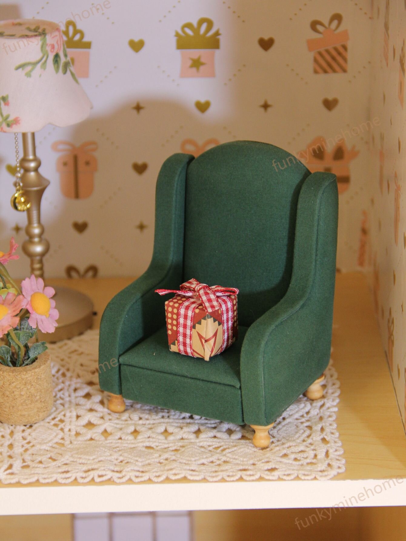 Миниатюрная кукольная мебель: тканевый диван для кукольного дома BJD OB11, 3 варианта расцветки зеленый