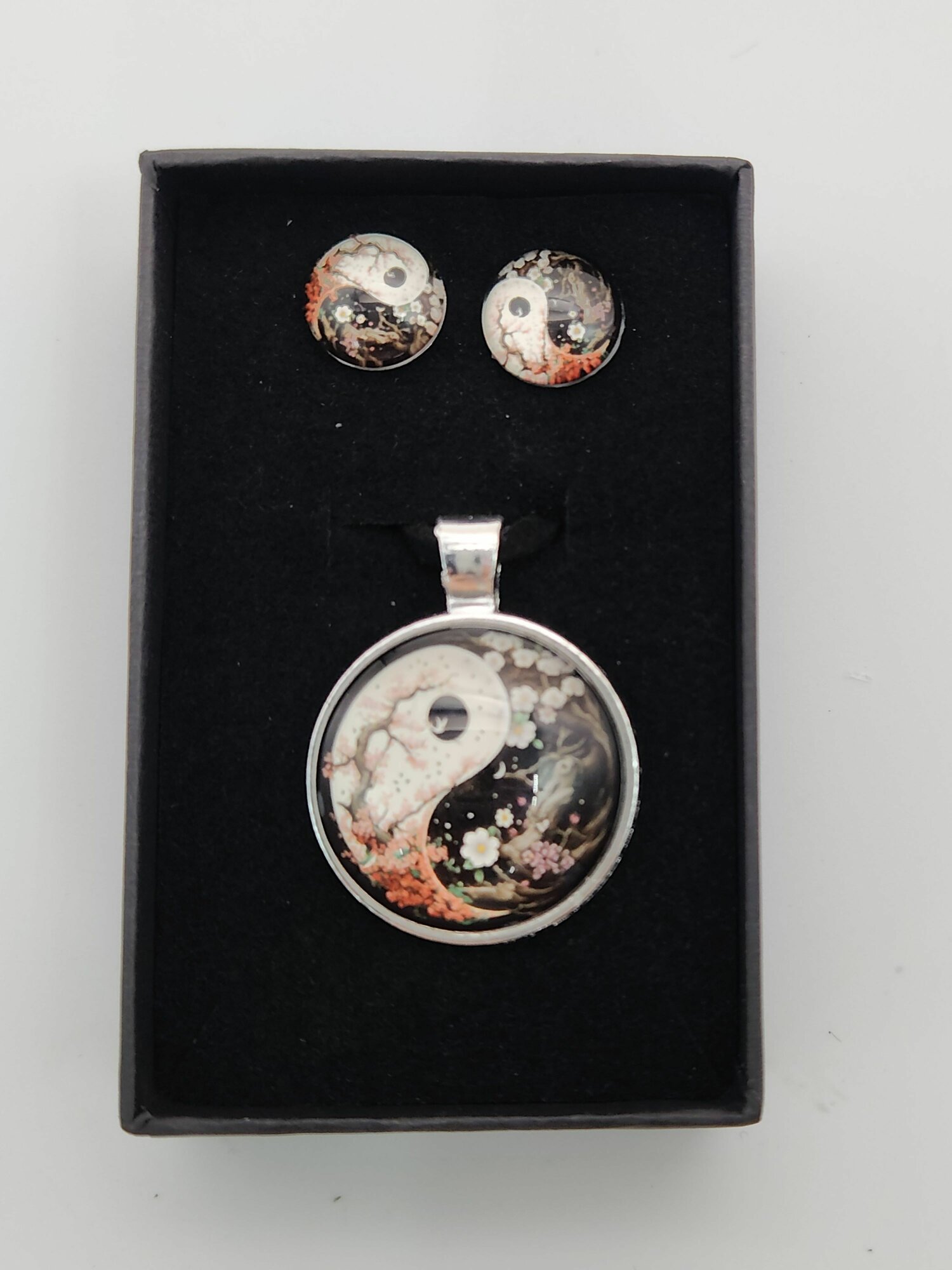 Комплект бижутерии, стекло