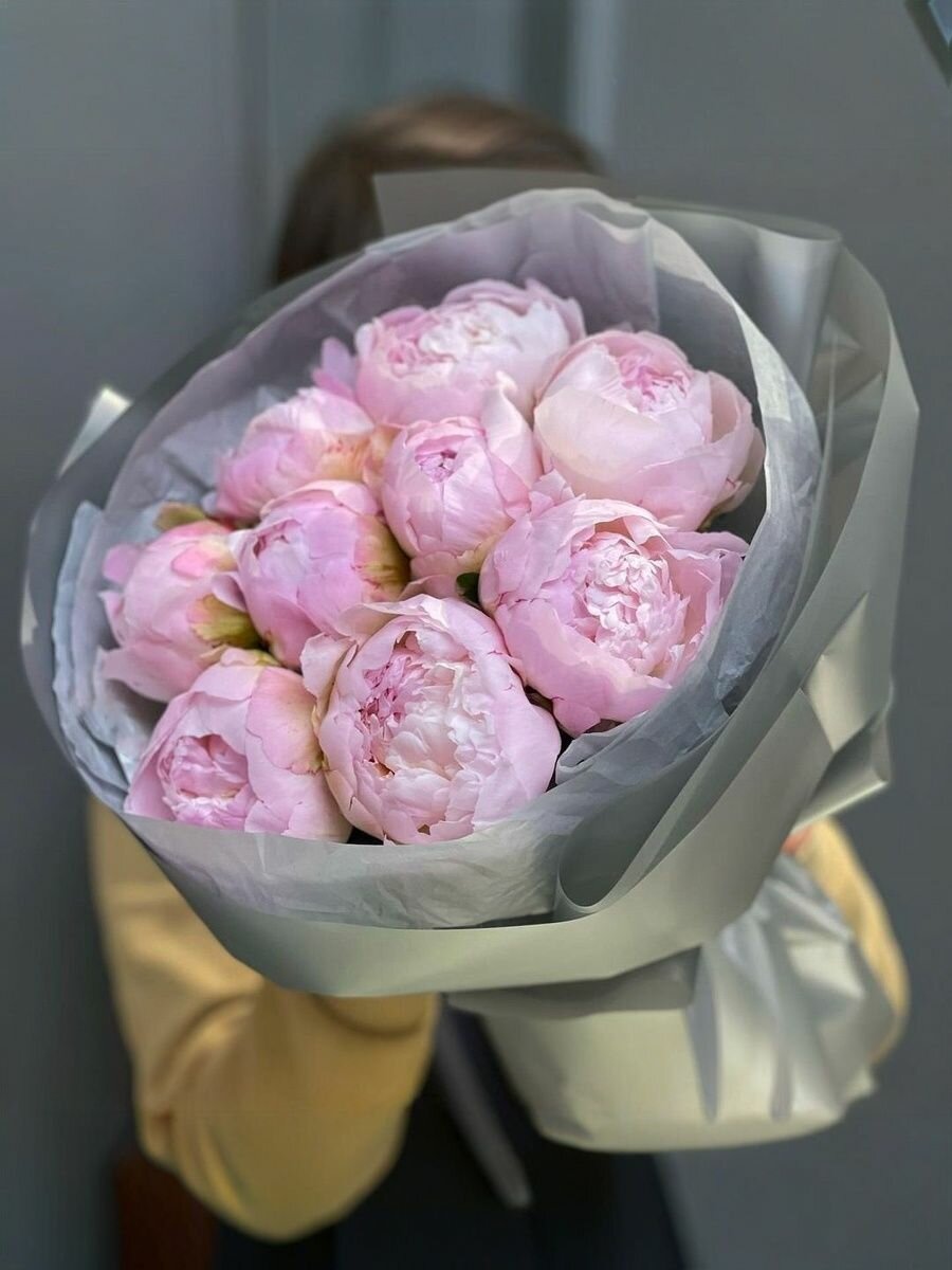 Букет из 9 розовых пионов