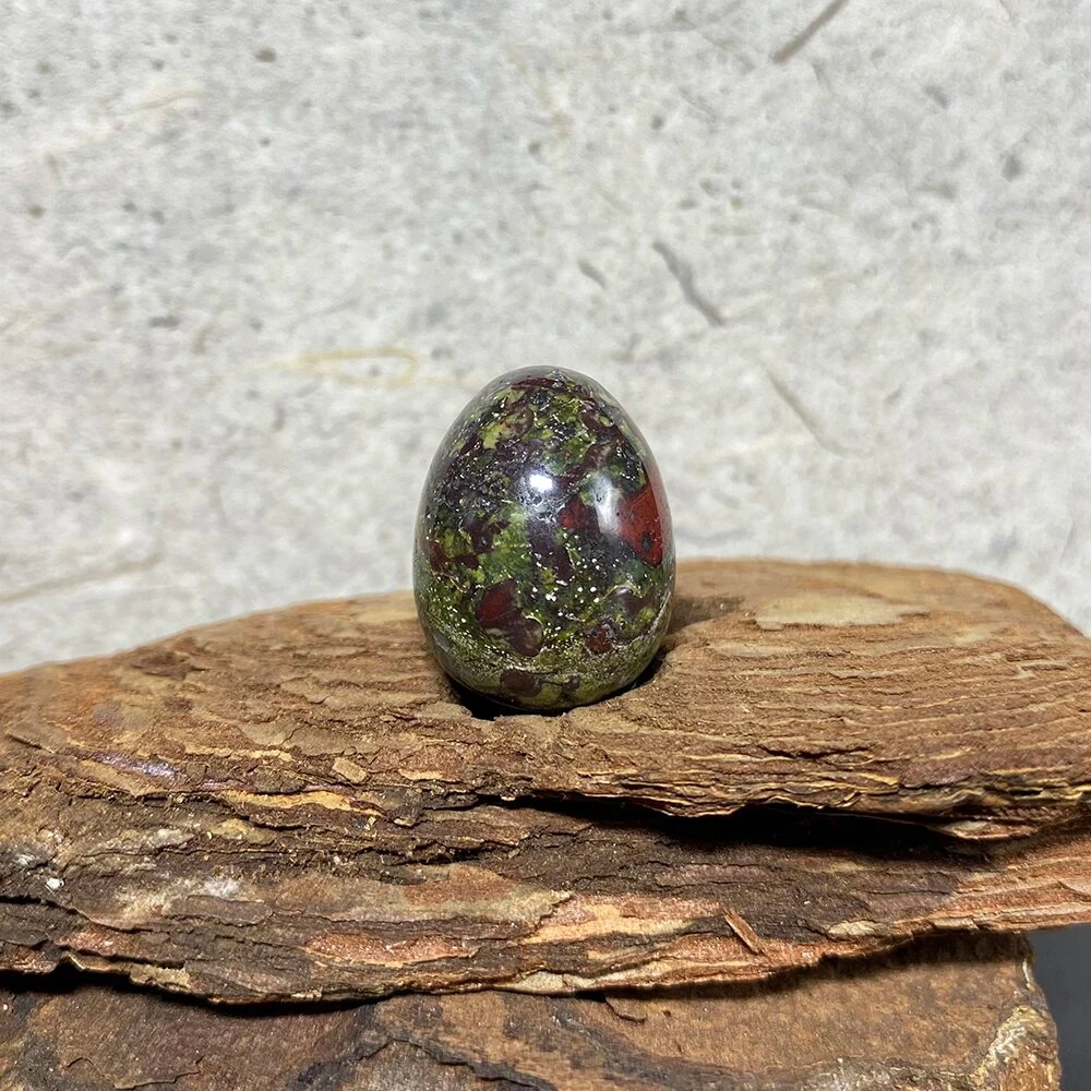 Натуральный каменный кристалл-яйцо EG16