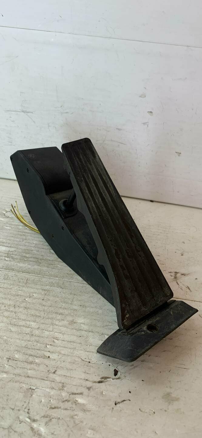 Педаль газа BMW 1 E87 2006 25916010