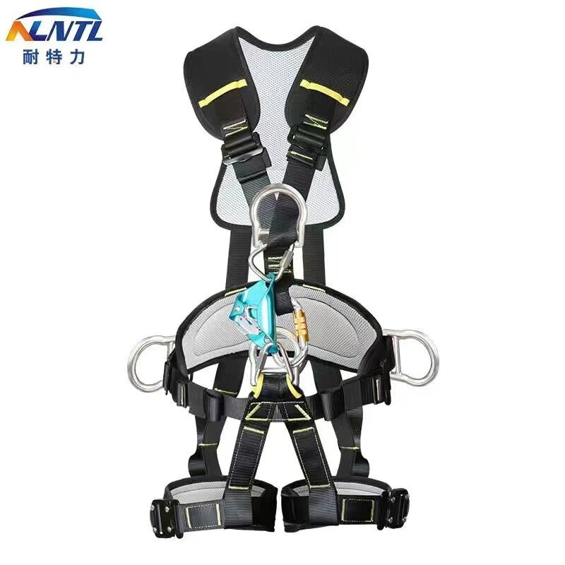 Полный комплект страховочной системы для высотных работ с пятиточечным ремнем безопасности, нагрудным ассендером и защитным снаряжением для наружных работ