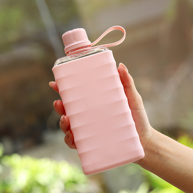 Новая бутылка Tritan Fresh Style с ручкой, плоская бутылка, силиконовая крышка, пластиковый стакан, высококачественная портативная бутылка для воды для студентов