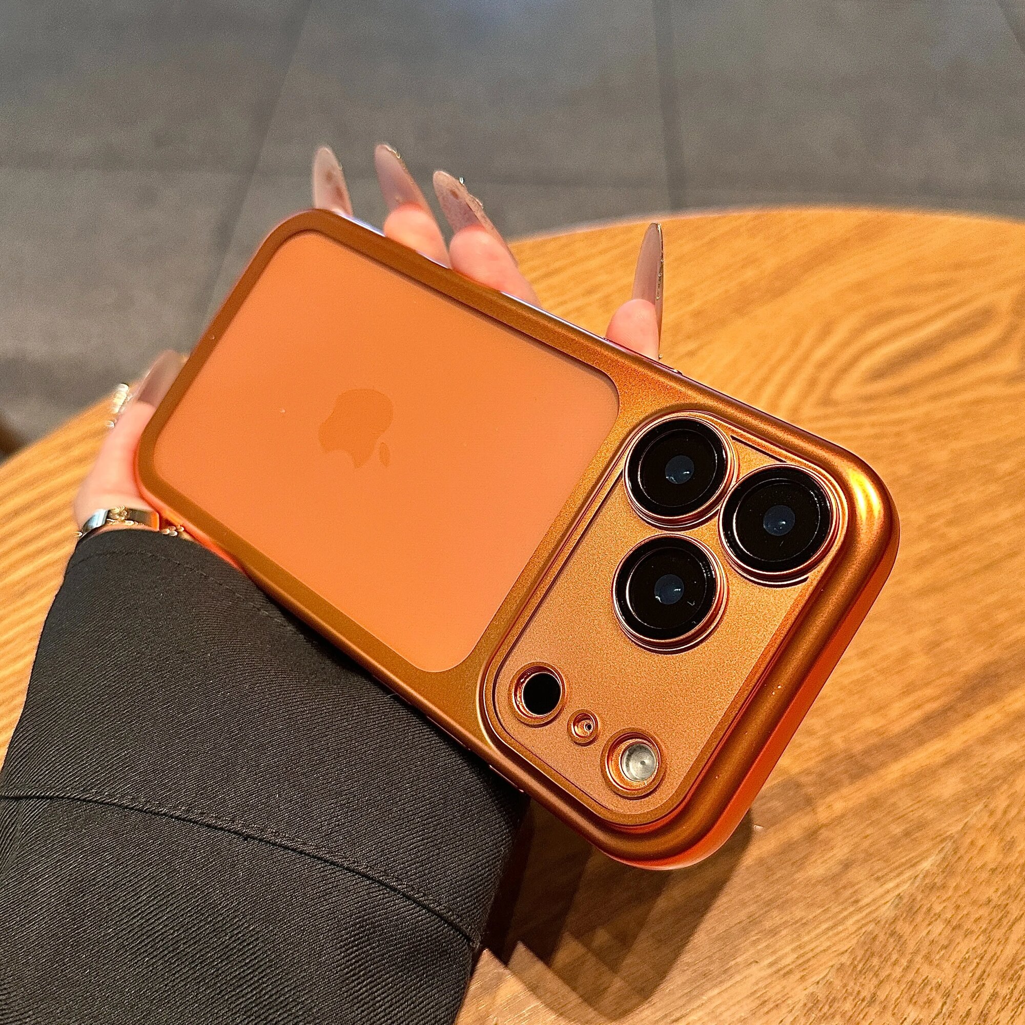 Оранжевый чехол для iPhone 13 Pro Max