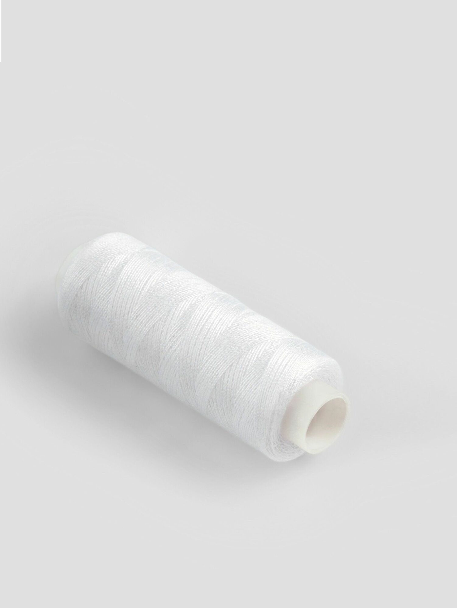 Нитки белые прочные 200 метров