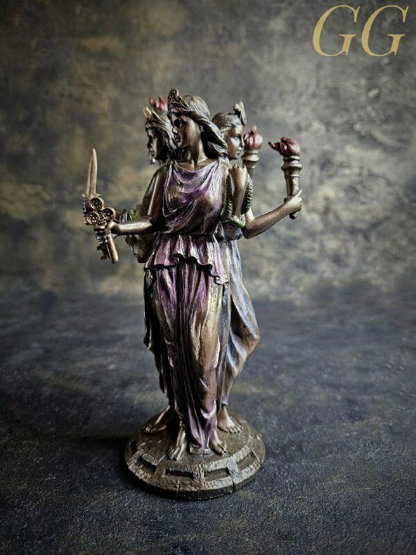 Статуэтка " Геката-Богиня волшебства"