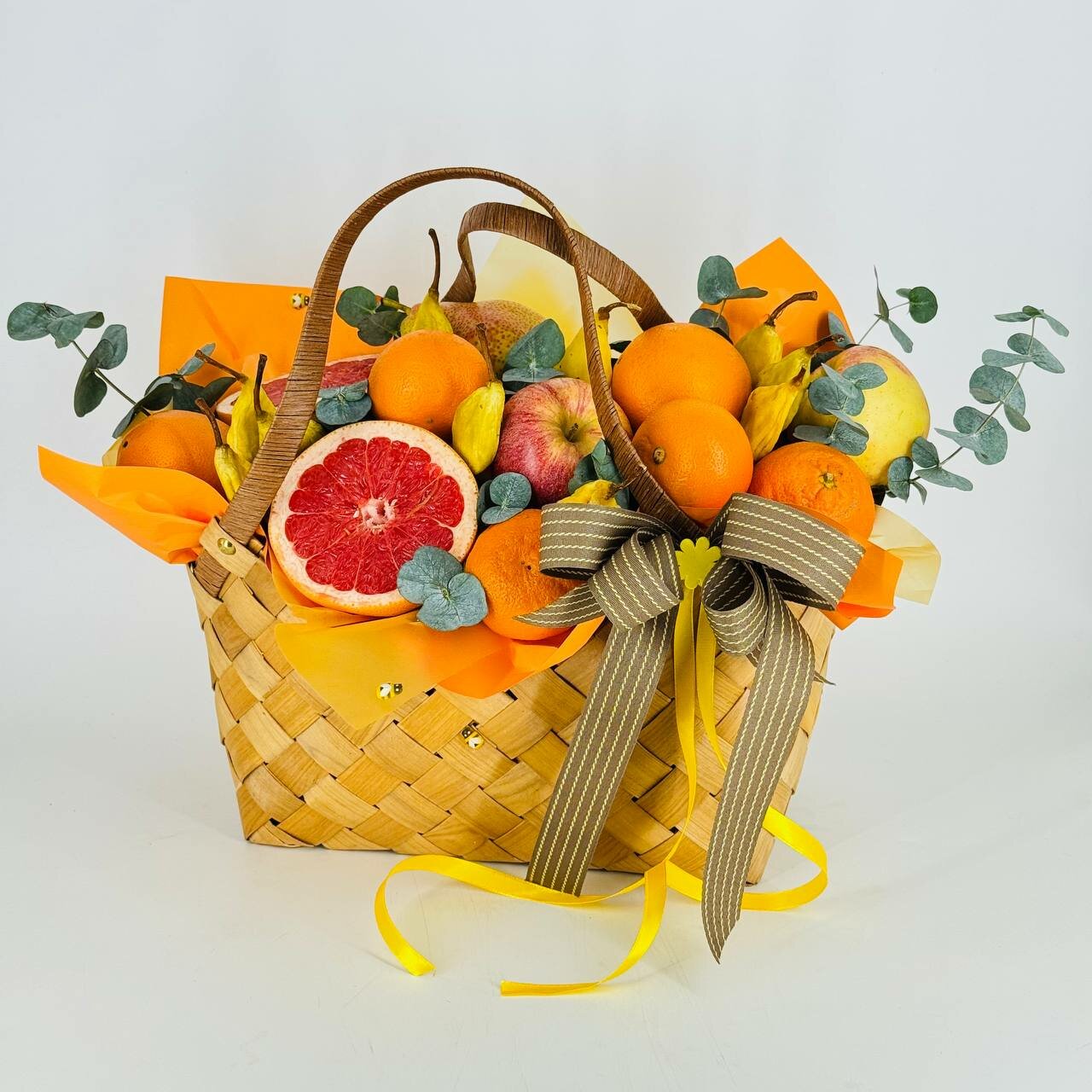 Дизайнерская плетёная сумочка ручной работы с фруктами. Подарочный набор фруктов