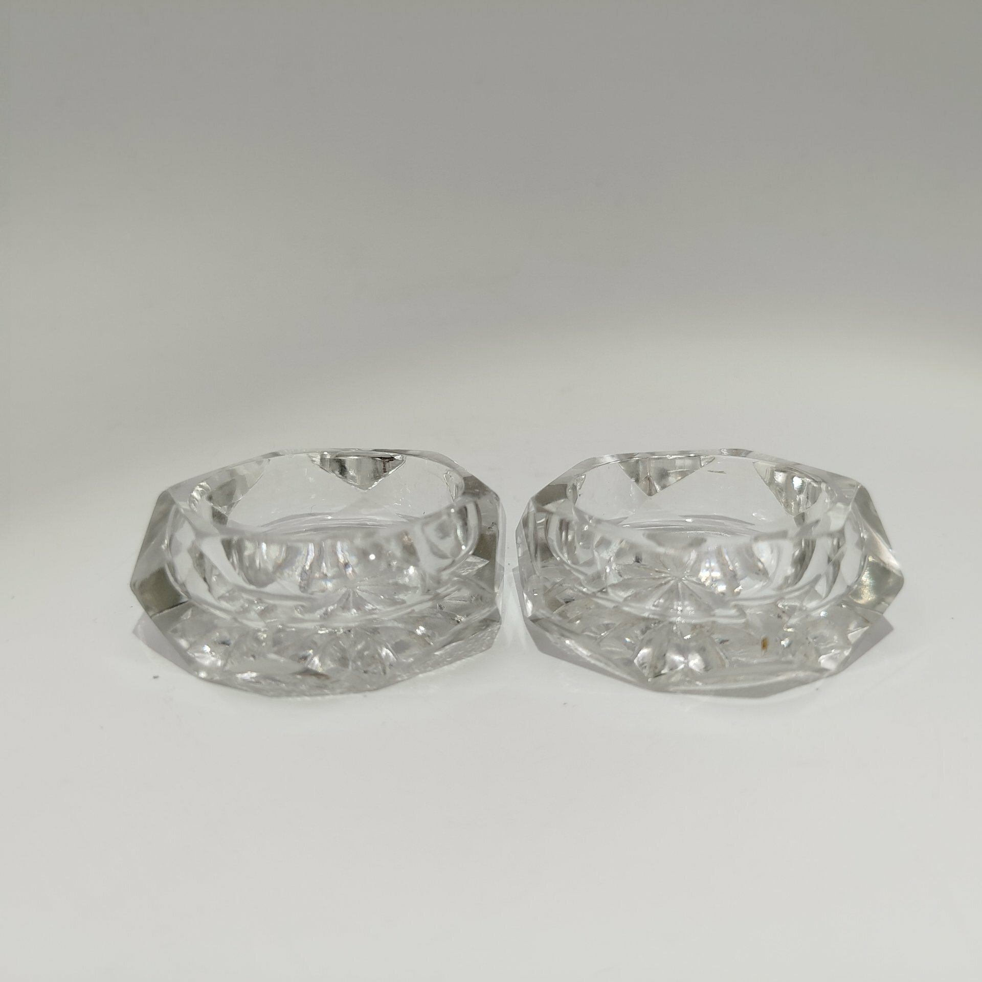 Пара солонок в форме многогранников, стекло, гранение, Россия, 1900-1950 гг.