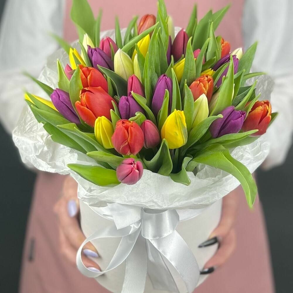Цветы в коробке. Разноцветные тюльпаны микс Голландия, 35 шт (M)