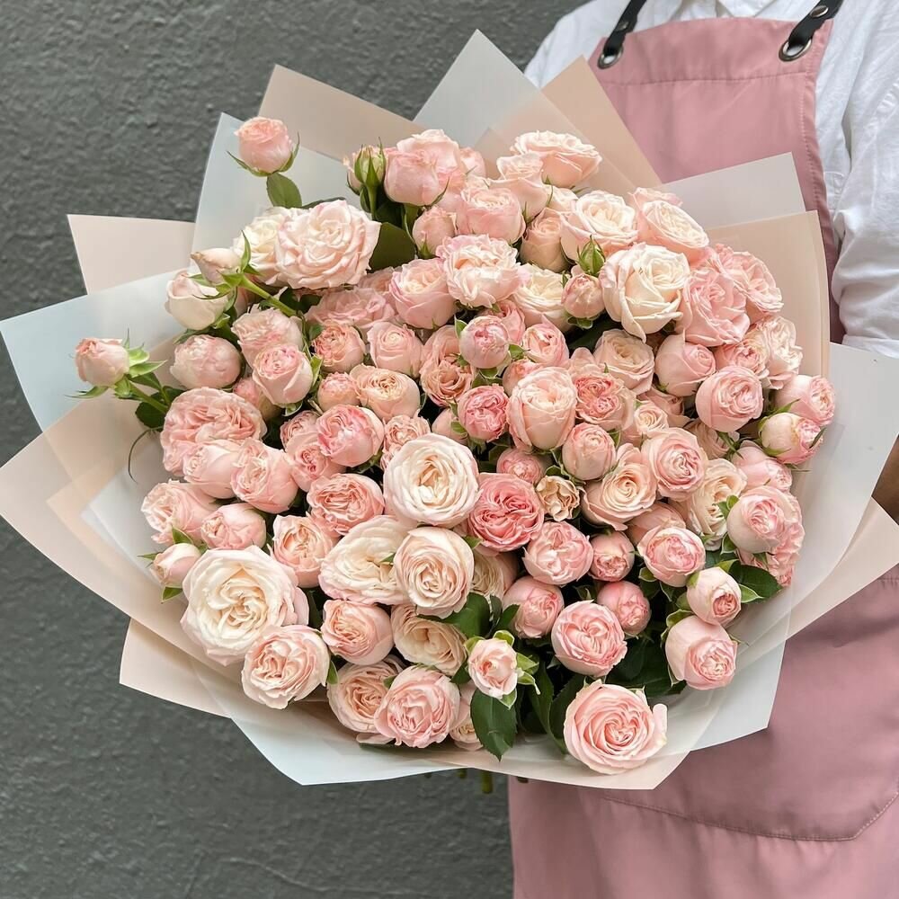 Букет живых цветов. Кустовые пионовидные розы Бомбастик 25 шт