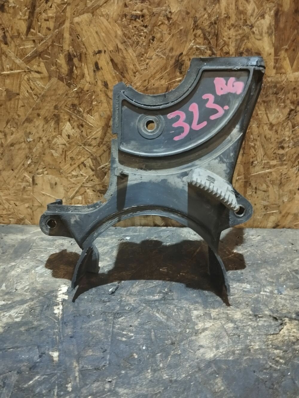 Кожух ремня грм нижний mazda 323 bg Б/У с пробегом