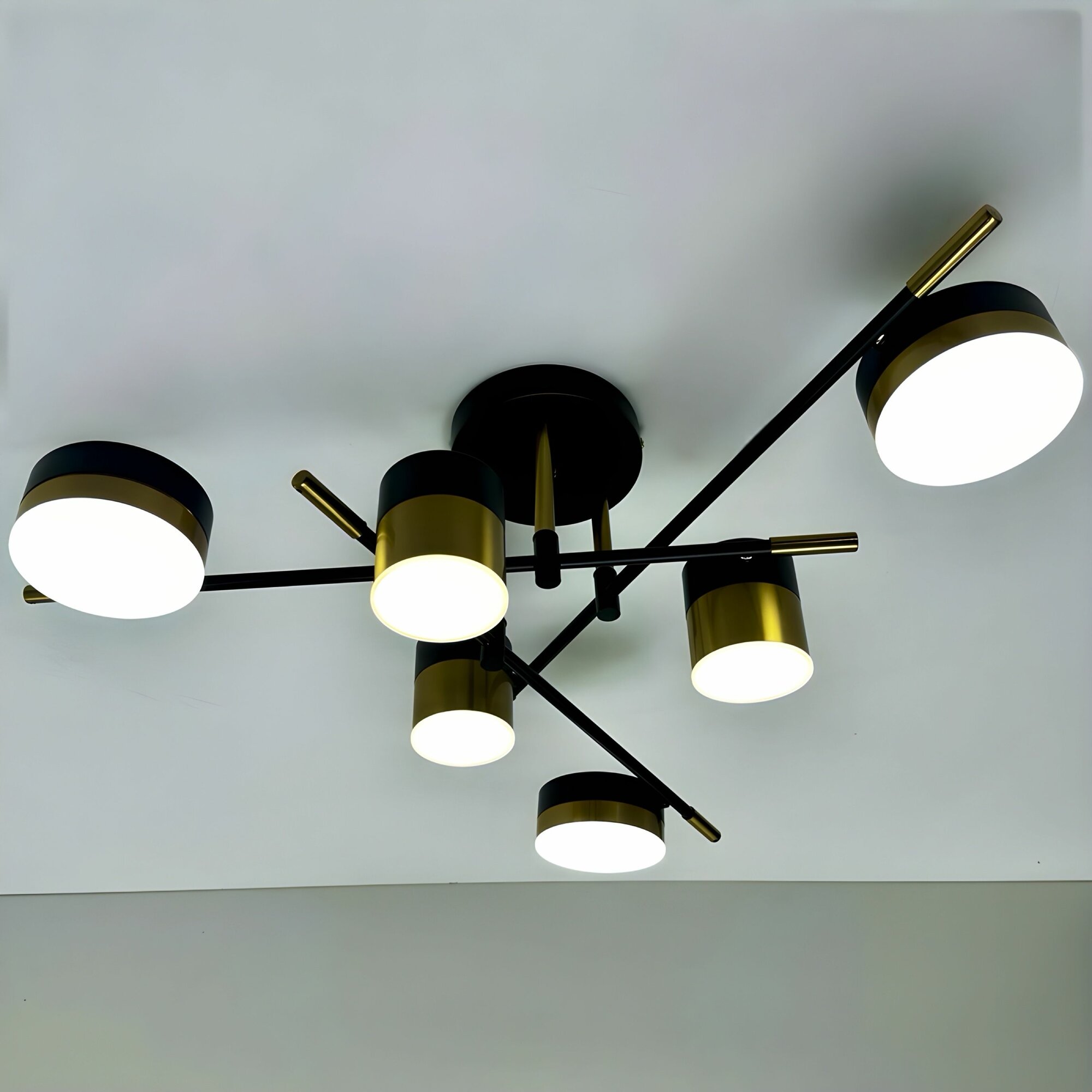 Люстра потолочная светодиодная, черный с золотом, 3 режима, мощность 39W, Свет Столицы