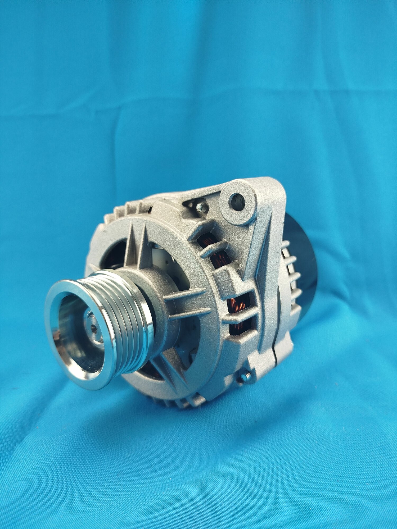 Генератор "HOFER" для а/м Шевроле-Нива (80А)